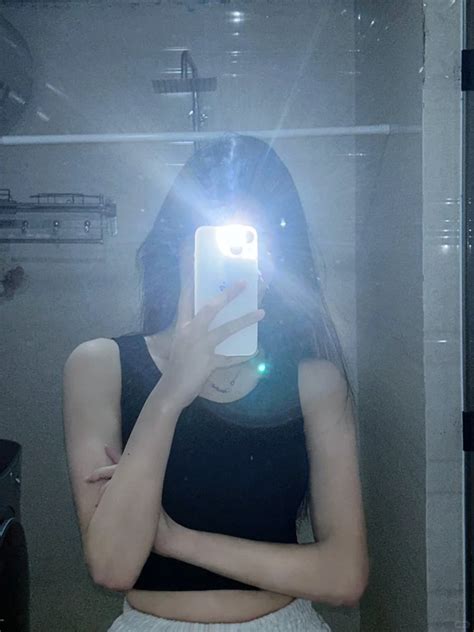 No Face Selfie