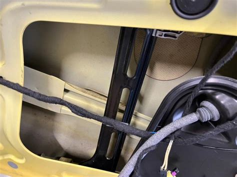 ﾌｫﾙｸｽﾜｰｹﾞﾝ ｻﾞ･ﾋﾞｰﾄﾙ 運転席窓ｶﾞﾗｽ下がらない ｳｲﾝﾄﾞｳﾚｷﾞｭﾚｰﾀｰ交換 三重県 四日市市 菰野町 四日市ｲﾝﾀｰ