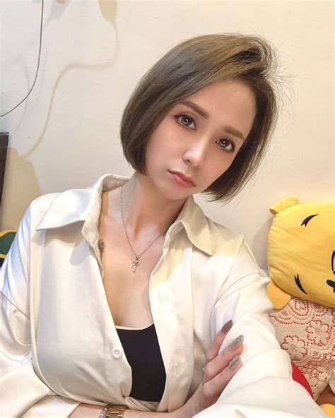 𝐇𝐚𝐩𝐩𝐲 𝐦𝐨𝐧𝐝𝐚𝐲 𝐭𝐨𝐨 𝐀𝐥𝐥 昨天帶馬兒出門處理學校制服編號 公車司機真的很會踩煞車啊 我的腳指頭又 差點痛到三字經