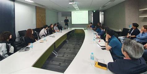 미국 하버드 비즈니스 스쿨 학생 방문단 네파 본사 방문해 아웃도어 시장에 대해 논의 시사n라이프