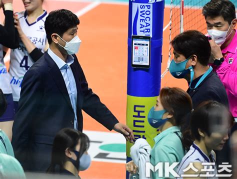 김종민 차상현 감독 `초접전 승부 끝내고 악수` Mk포토 Mk스포츠