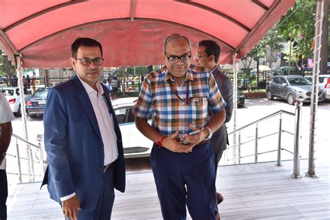 Hdfc Mou Signing Nhev Electric Vehicles Electric Charging Station Ev Battery