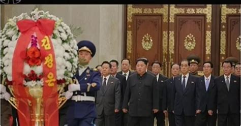 北 김정은 김정일 사망 8주기에 금수산태양궁전 참배
