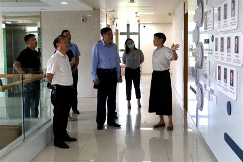 青岛啤酒股份有限公司党委书记、董事长黄克兴带队参观江南大学协同创新中心 江南大学协同创新中心