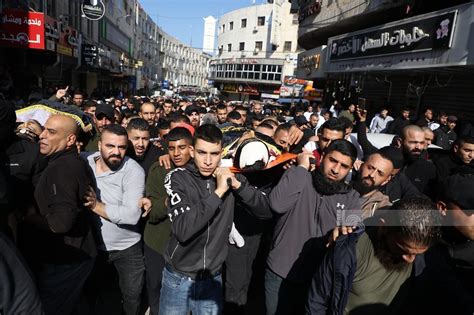 بالصور جماهير غفيرة تشيع جثماني الشهيدين زبيدي والسعدي في مخيم جنين