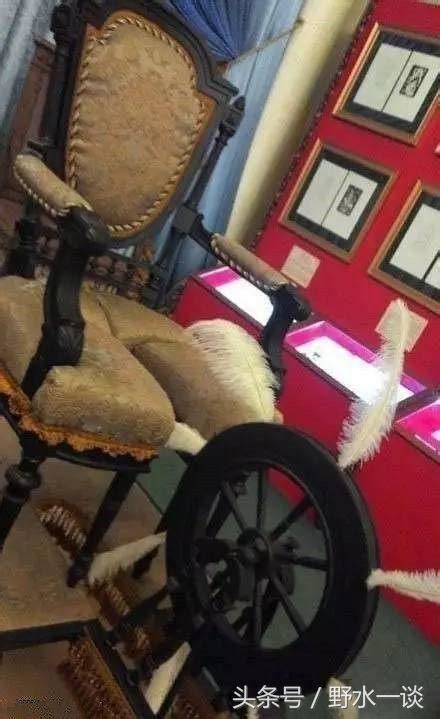 帶女友去網吧通宵，女友出醜被人看光了還渾然不知的，真傻帽 每日頭條