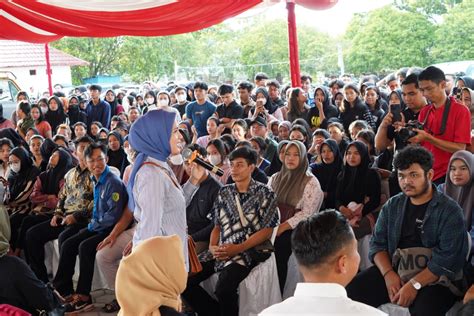 Ketua Tp Pkk Prov Kalteng Ivo Sugianto Sabran Salurkan Bantuan Paket