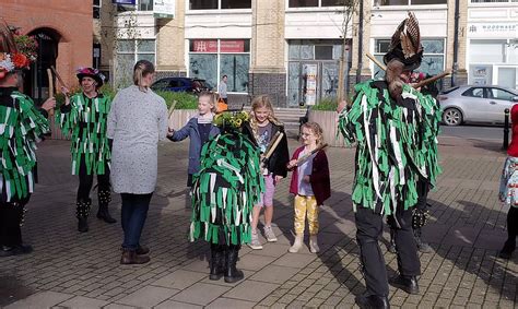 Barnstaple Library Celebrates Apple Day With Morris Dancing Devon Live
