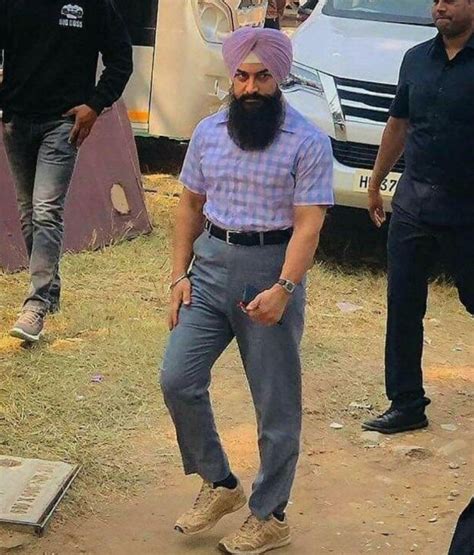 Laal Singh Chaddha Aamir Khan And Kareena Kapoor Khans Looks Leaked