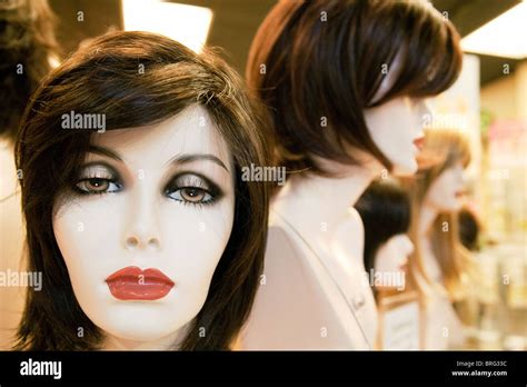 Mannequins Portant Des Perruques Femme Perruque Norika En Magasin Centre Commercial De Las