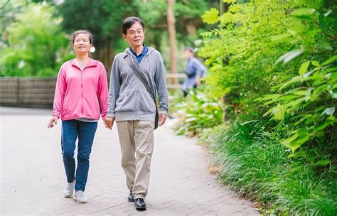 中老年人多散步真的对血管好吗每天走多少步才健康早点搞清楚