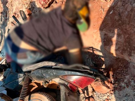 Jovem é Morto A Tiros Na Go 222 Enquanto Ia Para O Trabalho Com A Mãe