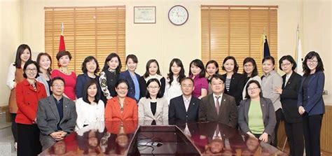 Улаанбаатар Их Дээд Коллеж Сургуулийн Солонгос хэлний тэнхимийн төгсөгчид