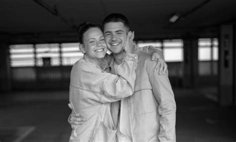 פרוגי בידור מיקה סגל חיכיתי לצעד ממנו עד שיום אחד אני כתבתי לו