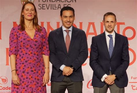 Entrevista A Máximo Serrano Director Del Área De Empresas De La Caixa En Sevilla Nervión “las