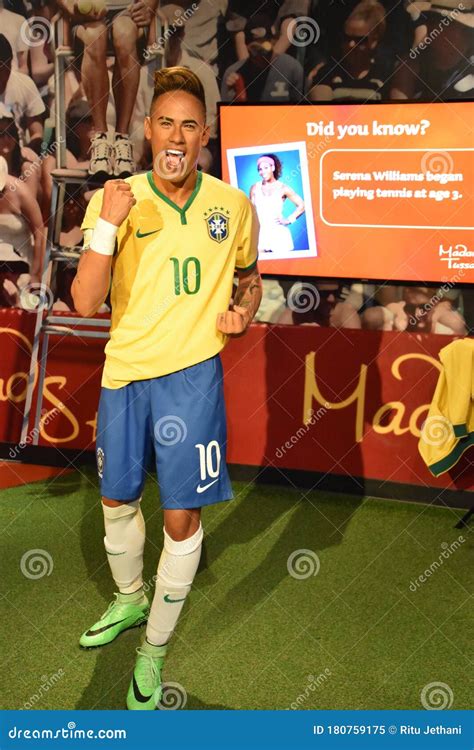 Estátua De Cera Neymar Jr Em Madame Tussauds Museu De Cera No Parque De