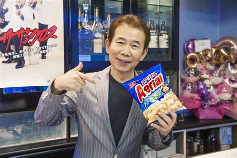 話を聞いてほしい時歌いたい時スナックに来て欲しいスナックロマン座章彦マスターが伝えたいスナックの魅力 Hanako Web