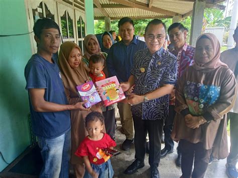 Gencar Turunkan Angka Stunting Pj Bupati Banyuasin Serahkan Bantuan