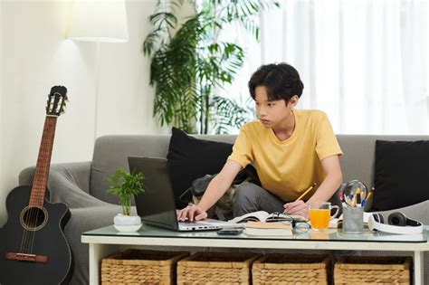 蔡依橙：搞笑主題包裝嚴肅思考 開啟與青少年親子對話｜親子天下premium