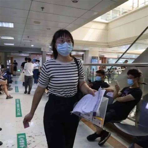 去医院看病你会请“陪诊师”吗？在徐州有一种新职业悄然兴起成成每工作史成成