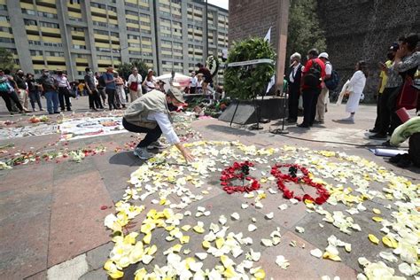 La Jornada Miles marchan de la Plaza de las Tres Culturas al Zócalo