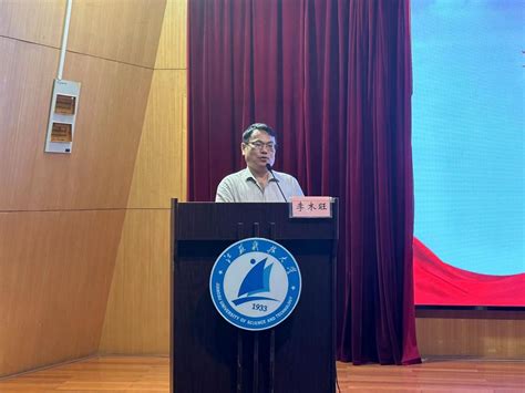 剑桥李约瑟研究所所长梅建军教授应邀来我校作报告