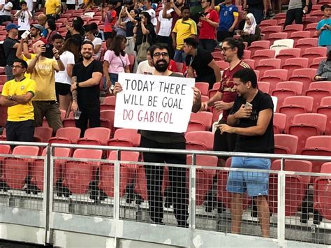 Goal do Gabigol Em jogo da Seleção no outro lado do mundo torcedores do Flamengo levam