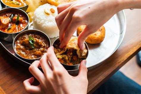 インドカレーの食べ方｜ターリー？ミールス？インドの食事マナーとは？｜goodie Foodie
