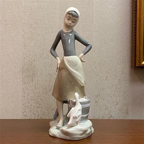 Фарфоровая статуэтка Lladro «утенок хулиган пьющий молоко — цена 3300 грн в каталоге