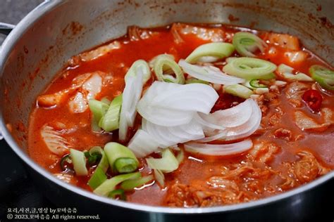 돼지고기 김치찌개 맛있게 끓이는법 두부 삼겹살 돼지고기 김치찌개 레시피 간단한 저녁 메뉴 네이버 블로그