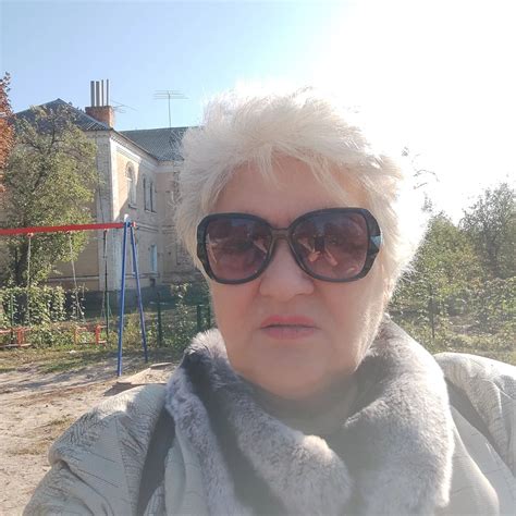 Дитинство Побувала біля того будинку де пройшла частинка дитинства де пару років ходила до