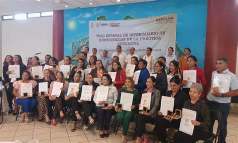 Entrega SEG medallas a 50 maestros ganadores Mejores Prácticas Educativas
