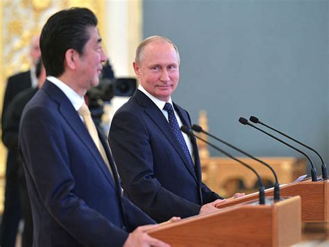 Путин и Абэ поговорили по видеосвязи с МКС Экспресс газета