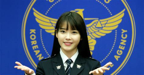 Sw포토 아이유 경찰 제복 학교폭력 함께 근절해요