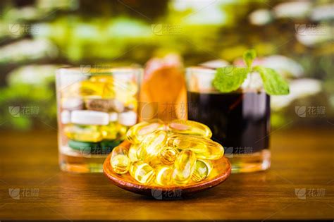 药物处方用于治疗药物。药品，保健容器内治疗。药房主题，胶囊药丸与药抗生素包装。