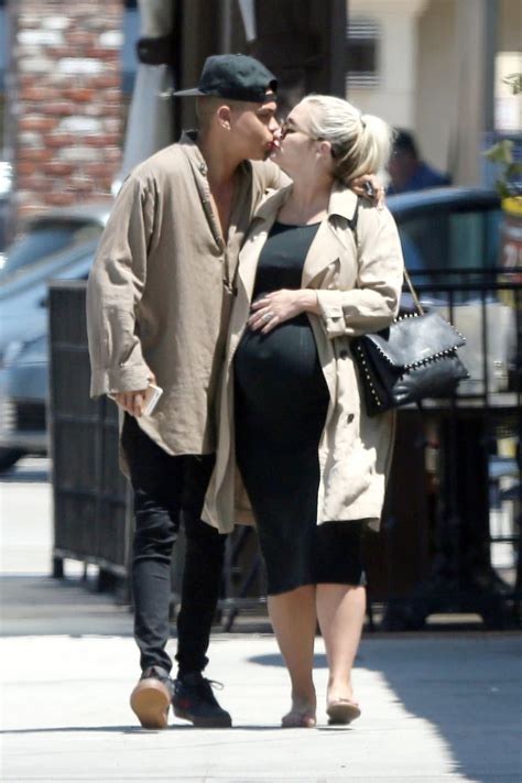 Pregnant Ashlee Simpson Kisses Evan Ross Pictures Popsugar Celebrity