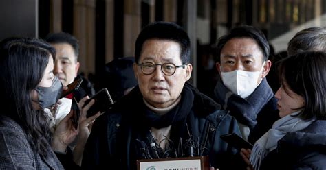 단독 검찰 박지원 조사서 ‘월북몰이 집중···국정원 문건 ‘대통령 보고 여부 캐물어