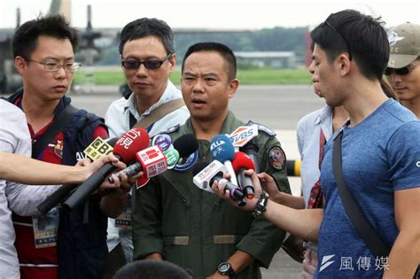 空軍p 3c反潛巡邏機起飛不久傳焦味 緊急降落人機均安 風傳媒