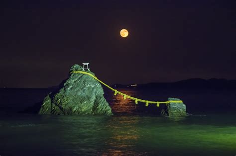 夫婦岩と満月 by muzikman ID2561246 写真共有サイト PHOTOHITO