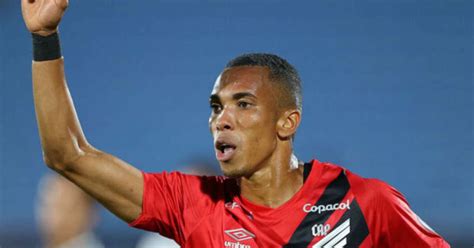 Athletico Vence O Danubio Fora De Casa E Segue 100 Na Sul Americana