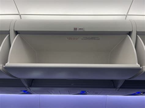 C919机组谈国产大飞机：正式载客前还有这些准备要做 界面新闻
