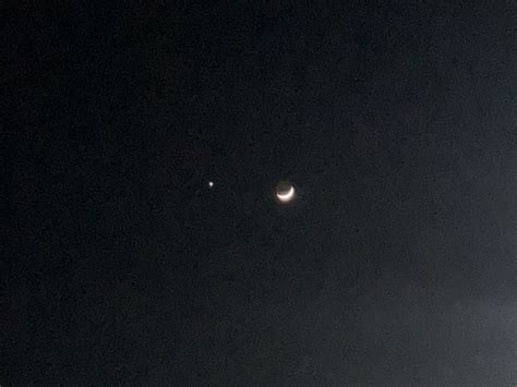 오늘도 하늘 보세요 달 옆에 어제는 금성 오늘은 화성