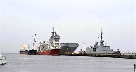 Dos Buques De La Armada Francesa Recalaron En El Puerto De Ushuaia