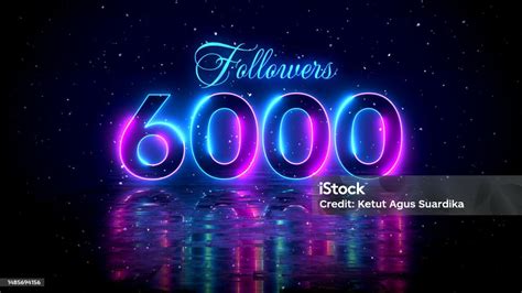 미래 지향적인 블루 퍼플 빛나는 네온 불빛 6000명의 팔로워가 떨어지는 눈 속에서 바닥 반사와 함께 글자를 쓰고 있습니다 Number 1000에 대한 스톡 벡터 아트 및