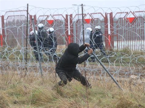 Violence Erupts On Belarus Poland Border As Guards Migrants Clash
