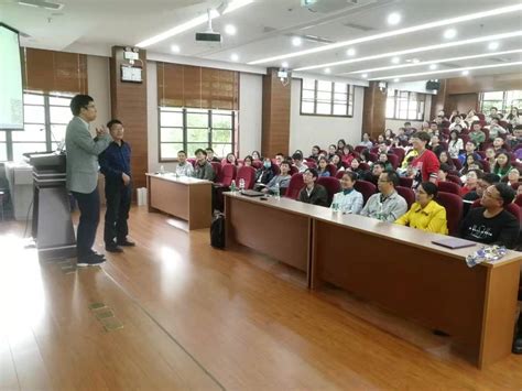 学术论文写作与科研思维培养——中科院大连化学物理研究所周雍进研究员为我院师生带来精彩学术报告 化学工程学院