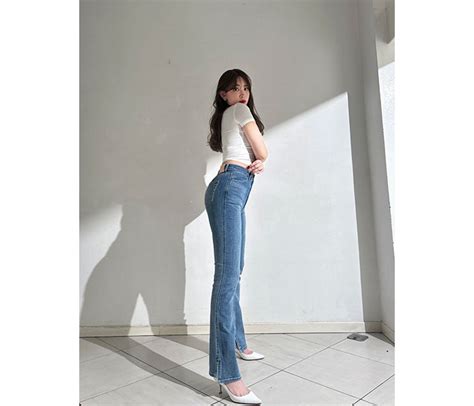 小嶋陽菜、美脚デニムで圧巻のプロポーション披露！ Wwsチャンネル