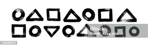 太いブラシで描かれた単純な幾何学的形状のセット 三角形のベクターアート素材や画像を多数ご用意 三角形 塗料 スケッチ Istock