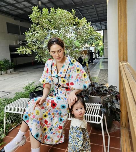 “ชมพู่ อารยา” บันทึกนาทีประวัติศาสตร์ลูกสาว “แอบิเกล” สู้ชีวิตหนักมาก