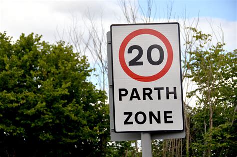 20mph 속도 제한 구역 시작시 도로 표지판 0명에 대한 스톡 사진 및 기타 이미지 0명 20 거리 Istock